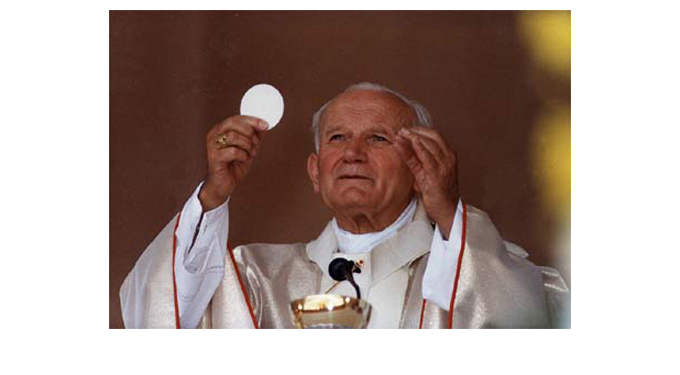 Papa-celebrando-a-eucaristia - Padre Carlos Miguel Buela, IVE